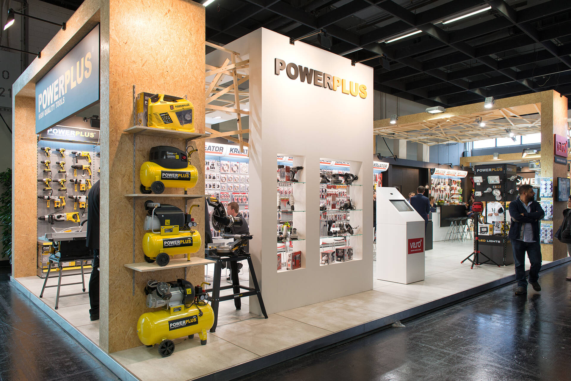 Stoere DIY beursstand voor Powerplus op Eisenwarenmesse
